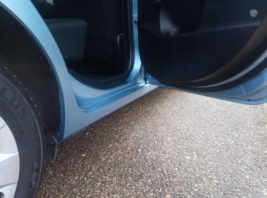 Blue Toyota Verso-S 2012 in Vilnius, with an engine capacity of 1.30 L and mileage of 185 thousand km for 6150 €, photo 10 on AUTOMOTO.COM.LV