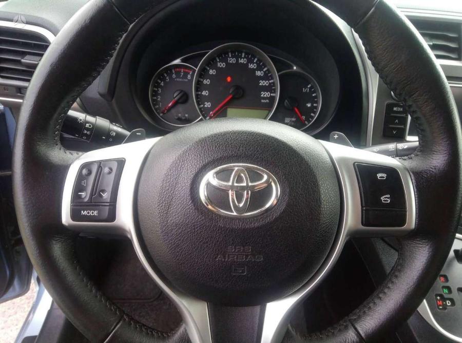 Blue Toyota Verso-S 2012 in Vilnius, with an engine capacity of 1.30 L and mileage of 185 thousand km for 6150 €, photo 19 on AUTOMOTO.COM.LV