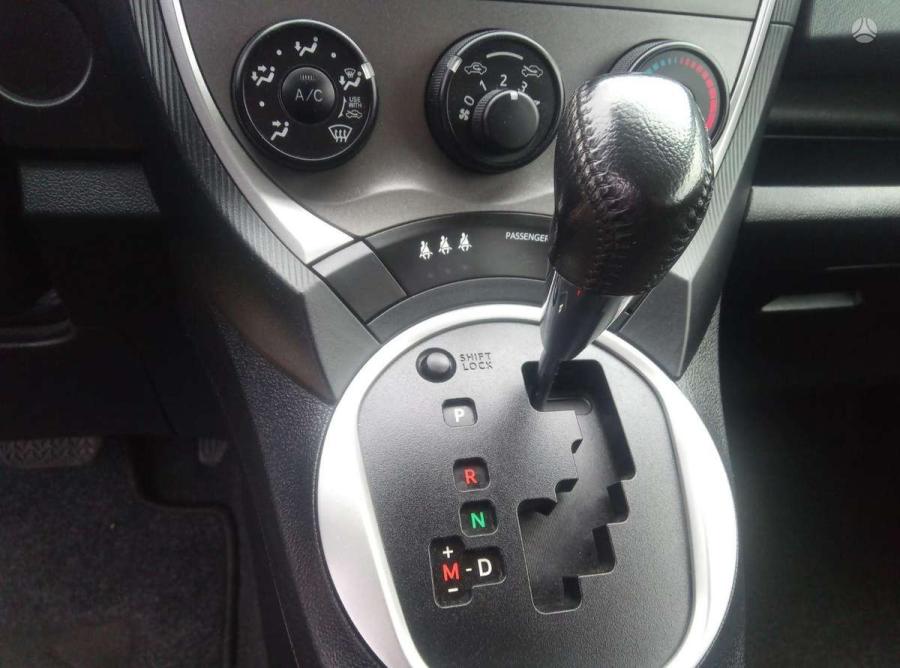 Blue Toyota Verso-S 2012 in Vilnius, with an engine capacity of 1.30 L and mileage of 185 thousand km for 6150 €, photo 21 on AUTOMOTO.COM.LV