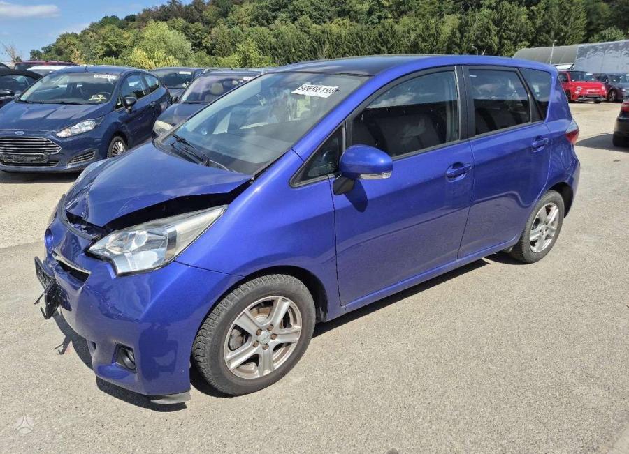 Blue Toyota Verso-S 2011 in Kaunas, with an engine capacity of 1.36 L and mileage of 99 thousand km for 3200 €, photo 3 on AUTOMOTO.COM.LV