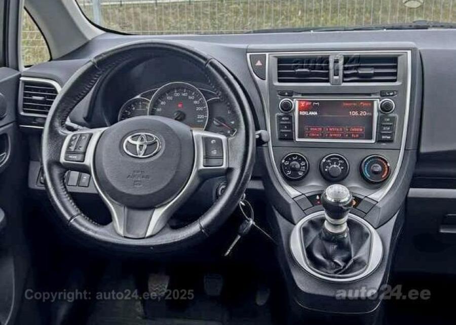 Pelēks Toyota Verso-S 2011 Tallina, ar dzinēja tilpumu 1.40 L un nobraukumu 125 tūkst. km par 5800 €, foto 8 vietnē AUTOMOTO.COM.LV