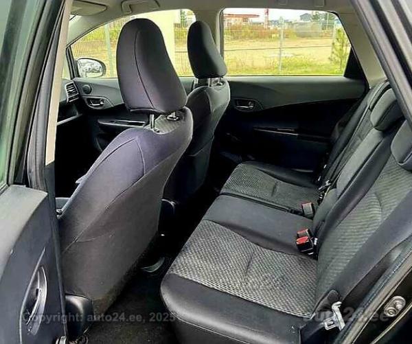 Grey Toyota Verso-S 2011 in Tallinn, with an engine capacity of 1.40 L and mileage of 125 thousand km for 5800 €, photo 11 on AUTOMOTO.COM.LV