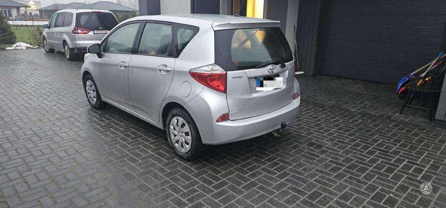 Pelēks Toyota Verso-S 2011 Kauņa, ar dzinēja tilpumu 1.30 L un nobraukumu 320 tūkst. km par 4800 €, foto 5 vietnē AUTOMOTO.COM.LV