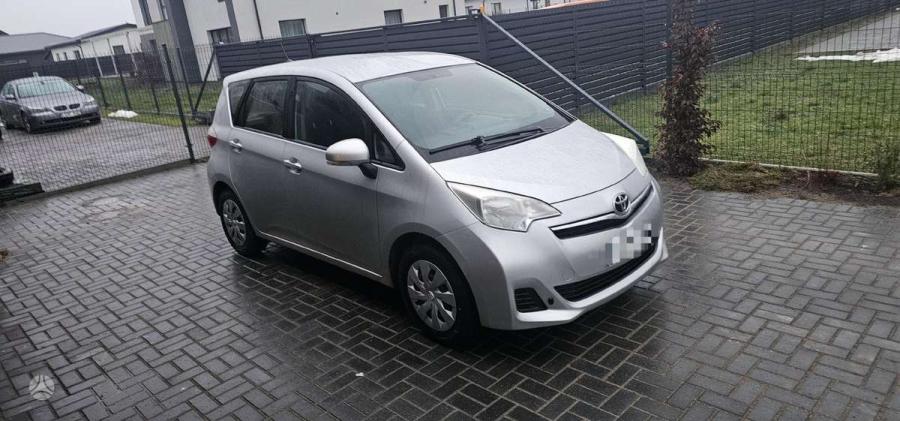 Pelēks Toyota Verso-S 2011 Kauņa, ar dzinēja tilpumu 1.30 L un nobraukumu 320 tūkst. km par 4800 €, foto 7 vietnē AUTOMOTO.COM.LV