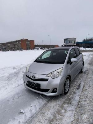 Pelēks Toyota Verso-S 2011 Šauļi, ar dzinēja tilpumu 1.30 L un nobraukumu 252 tūkst. km par 5500 €, foto 2 vietnē AUTOMOTO.COM.LV