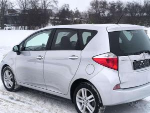 Pelēks Toyota Verso-S 2011 Šauļi, ar dzinēja tilpumu 1.30 L un nobraukumu 252 tūkst. km par 5500 €, foto 3 vietnē AUTOMOTO.COM.LV