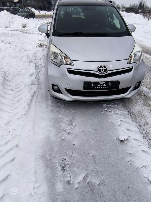 Pelēks Toyota Verso-S 2011 Šauļi, ar dzinēja tilpumu 1.30 L un nobraukumu 252 tūkst. km par 5500 €, foto 7 vietnē AUTOMOTO.COM.LV