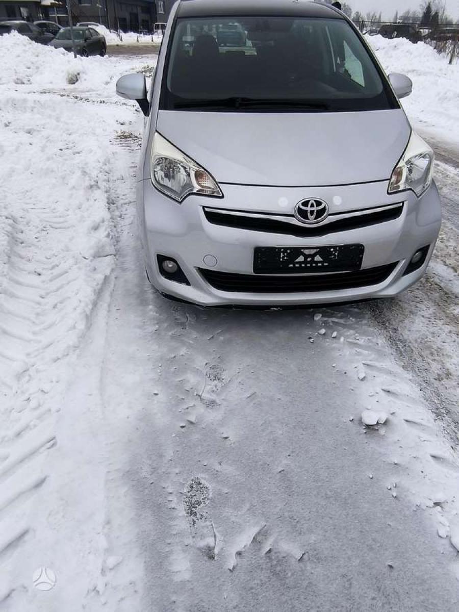Pelēks Toyota Verso-S 2011 Šauļi, ar dzinēja tilpumu 1.30 L un nobraukumu 252 tūkst. km par 5500 €, foto 7 vietnē AUTOMOTO.COM.LV