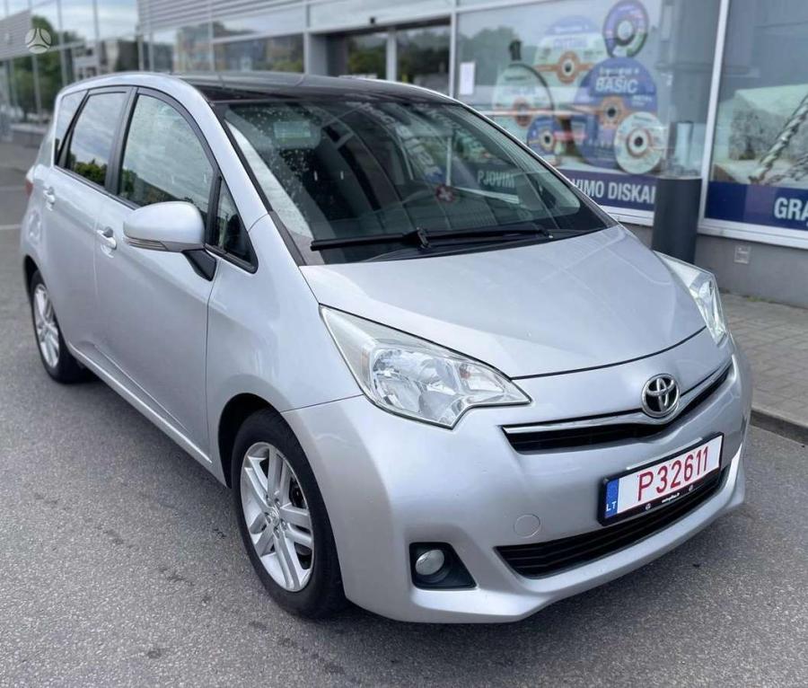 Grey Toyota Verso-S 2011 in Vilnius, with an engine capacity of 1.40 L and mileage of 212 thousand km for 5950 €, photo 4 on AUTOMOTO.COM.LV