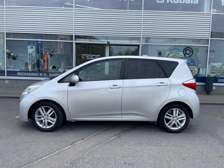 Grey Toyota Verso-S 2011 in Vilnius, with an engine capacity of 1.40 L and mileage of 212 thousand km for 5950 €, photo 8 on AUTOMOTO.COM.LV