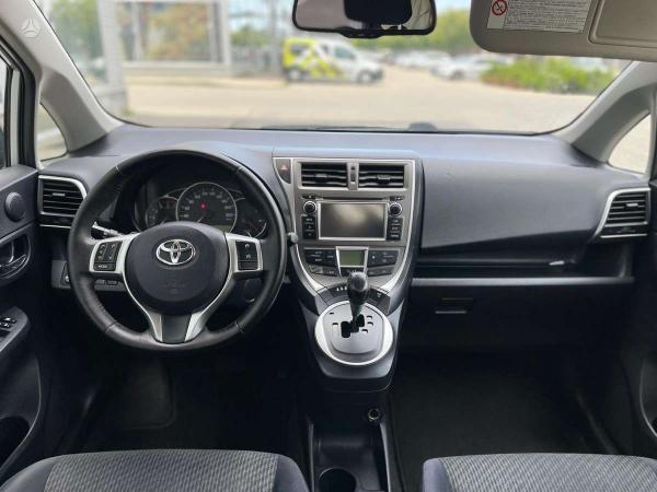 Grey Toyota Verso-S 2011 in Vilnius, with an engine capacity of 1.40 L and mileage of 212 thousand km for 5950 €, photo 9 on AUTOMOTO.COM.LV