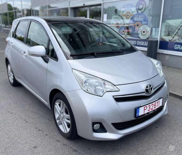 Grey Toyota Verso-S 2011 in Vilnius, with an engine capacity of 1.40 L and mileage of 212 thousand km for 5650 €, photo 2 on AUTOMOTO.COM.LV