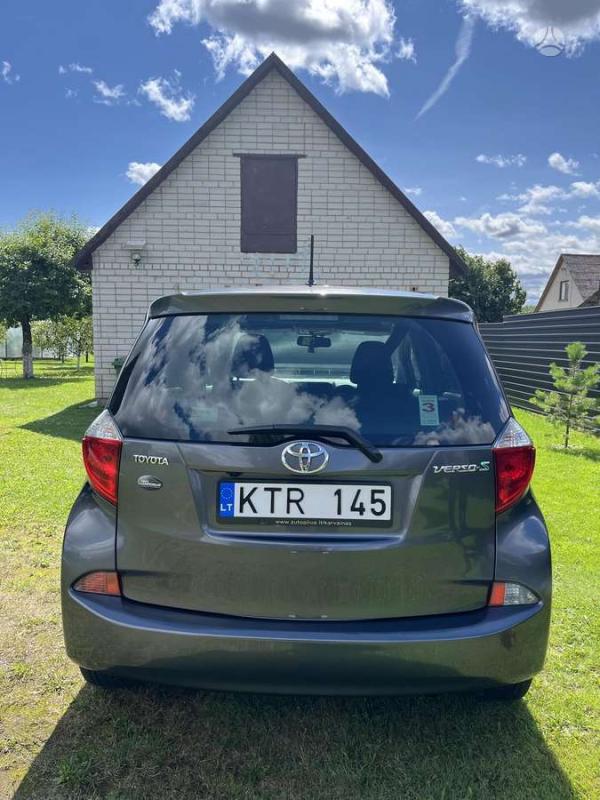 Pelēks Toyota Verso-S 2012 Alīta, ar dzinēja tilpumu 0.00 L un nobraukumu 243 tūkst. km par 4350 €, foto 3 vietnē AUTOMOTO.COM.LV