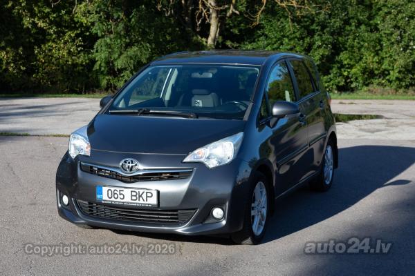 Тойота Verso-S 2013 в Таллин на AUTOMOTO.COM.LV Серый Тойота Verso-S 2013 в Таллин, объемом двигателя 1.30 л и пробегом 157 тыс. км за 4950 €, фото 1 на AUTOMOTO.COM.LV