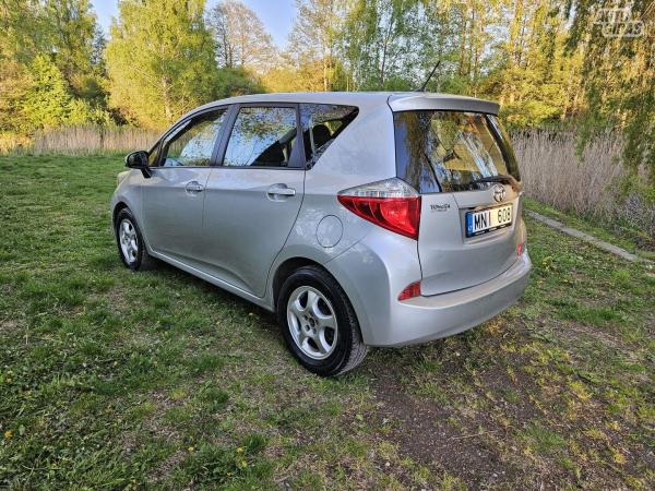 Grey Toyota Verso-S 2011 in Klaipeda, with an engine capacity of 1.30 L and mileage of 99 thousand km for 4750 €, photo 8 on AUTOMOTO.COM.LV