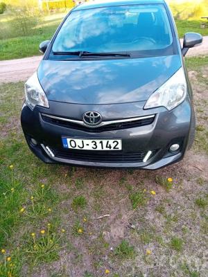 Pelēks Toyota Verso-S 2011 Valka, ar dzinēja tilpumu 1.40 L un nobraukumu 245 tūkst. km par 4100 €, foto  vietnē AUTOMOTO.COM.LV