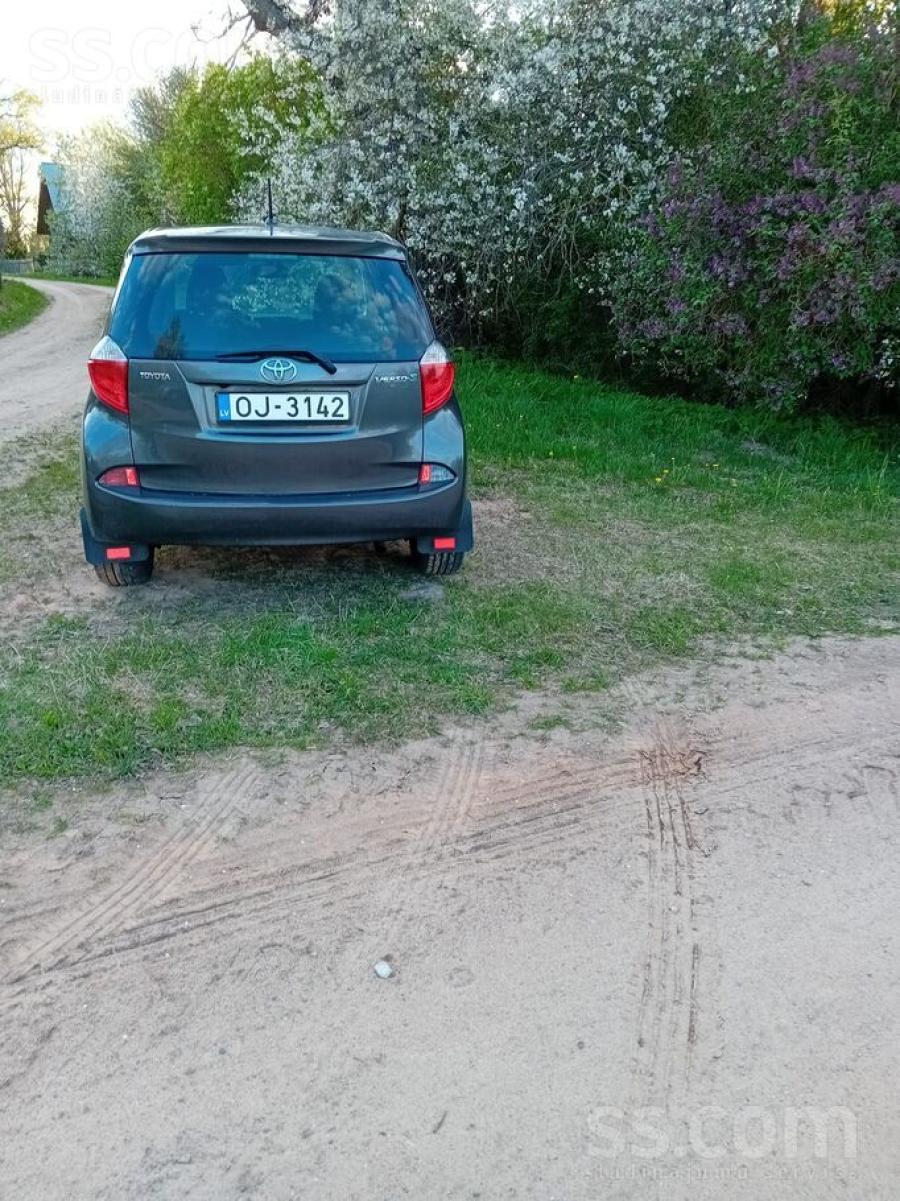Pelēks Toyota Verso-S 2011 Valka, ar dzinēja tilpumu 1.40 L un nobraukumu 245 tūkst. km par 4100 €, foto 4 vietnē AUTOMOTO.COM.LV