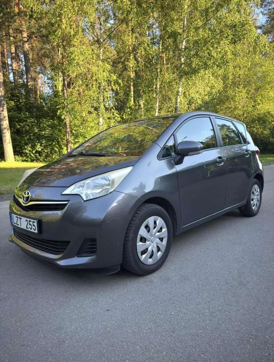 Grey Toyota Verso-S 2011 in Visaginas, with an engine capacity of 1.30 L and mileage of 249 thousand km for 3900 €, photo 1 on AUTOMOTO.COM.LV