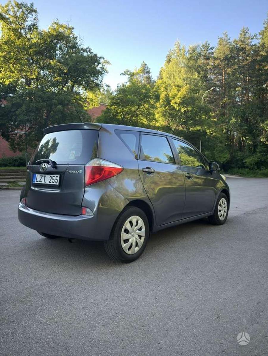 Grey Toyota Verso-S 2011 in Visaginas, with an engine capacity of 1.30 L and mileage of 249 thousand km for 3900 €, photo 6 on AUTOMOTO.COM.LV