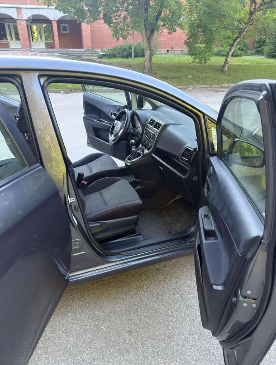 Grey Toyota Verso-S 2011 in Visaginas, with an engine capacity of 1.30 L and mileage of 249 thousand km for 3900 €, photo 11 on AUTOMOTO.COM.LV