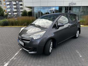 Grey Toyota Verso-S 2012 in Vilnius, with an engine capacity of 1.33 L and mileage of 157 thousand km for 3900 €, photo  on AUTOMOTO.COM.LV