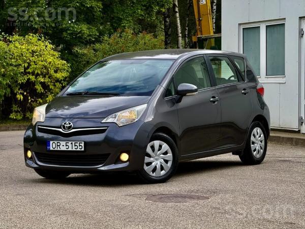 Pelēks Toyota Verso-S 2012 Rīga, ar dzinēja tilpumu 1.40 L un nobraukumu 240 tūkst. km par 4570 €, foto 3 vietnē AUTOMOTO.COM.LV