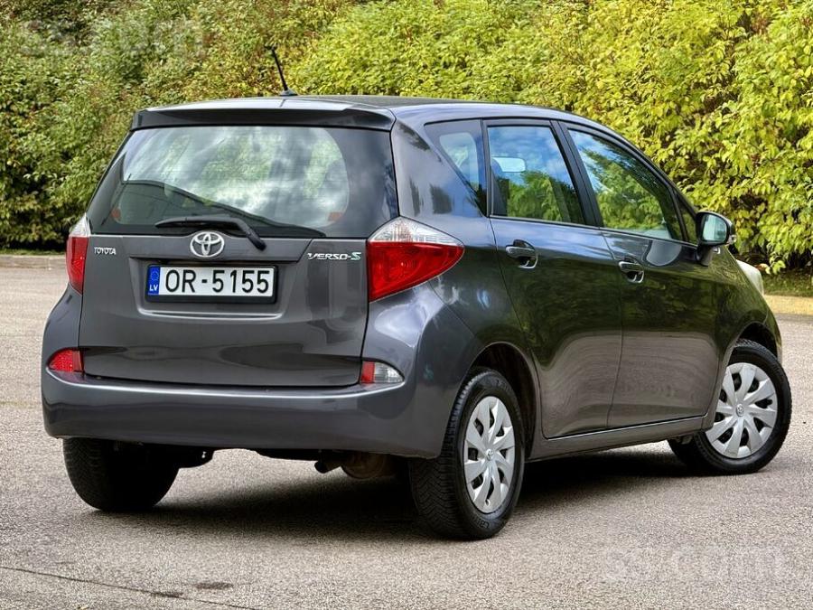 Pelēks Toyota Verso-S 2012 Rīga, ar dzinēja tilpumu 1.40 L un nobraukumu 240 tūkst. km par 4570 €, foto 4 vietnē AUTOMOTO.COM.LV