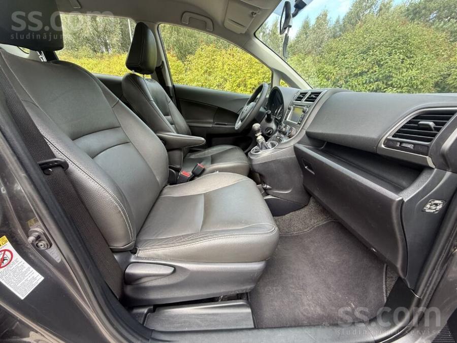 Pelēks Toyota Verso-S 2012 Rīga, ar dzinēja tilpumu 1.40 L un nobraukumu 240 tūkst. km par 4570 €, foto 9 vietnē AUTOMOTO.COM.LV