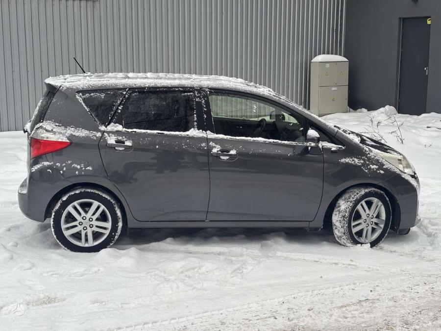 Grey Toyota Verso-S 2013 in Kaunas, with an engine capacity of 1.36 L and mileage of 194 thousand km for 5150 €, photo 3 on AUTOMOTO.COM.LV