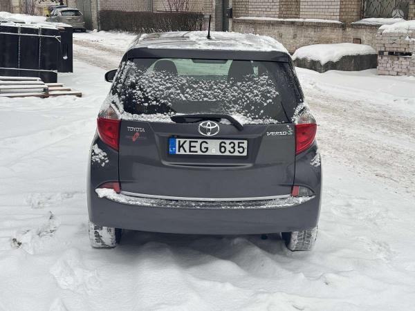 Pelēks Toyota Verso-S 2013 Kauņa, ar dzinēja tilpumu 1.36 L un nobraukumu 194 tūkst. km par 5150 €, foto 5 vietnē AUTOMOTO.COM.LV