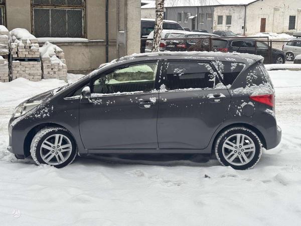 Pelēks Toyota Verso-S 2013 Kauņa, ar dzinēja tilpumu 1.36 L un nobraukumu 194 tūkst. km par 5150 €, foto 7 vietnē AUTOMOTO.COM.LV