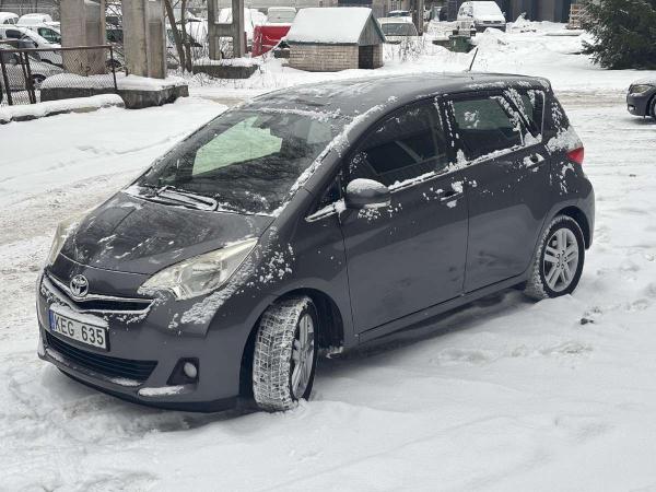 Pelēks Toyota Verso-S 2013 Kauņa, ar dzinēja tilpumu 1.36 L un nobraukumu 194 tūkst. km par 5150 €, foto 8 vietnē AUTOMOTO.COM.LV