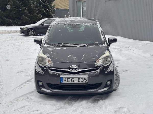 Pelēks Toyota Verso-S 2013 Kauņa, ar dzinēja tilpumu 1.36 L un nobraukumu 194 tūkst. km par 5150 €, foto 9 vietnē AUTOMOTO.COM.LV