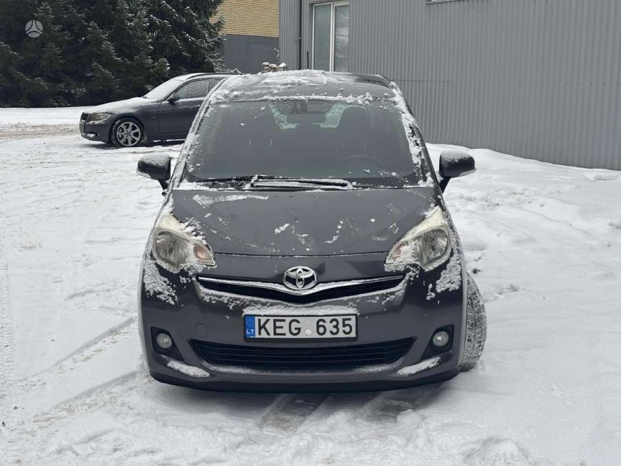 Grey Toyota Verso-S 2013 in Kaunas, with an engine capacity of 1.36 L and mileage of 194 thousand km for 5150 €, photo 9 on AUTOMOTO.COM.LV