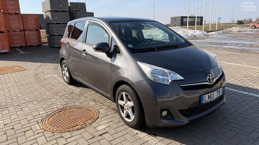 Toyota Verso-S 2011 in Panevezys, with an engine capacity of 1.40 L and mileage of 218 thousand km for 3600 €, photo 2 on AUTOMOTO.COM.LV
