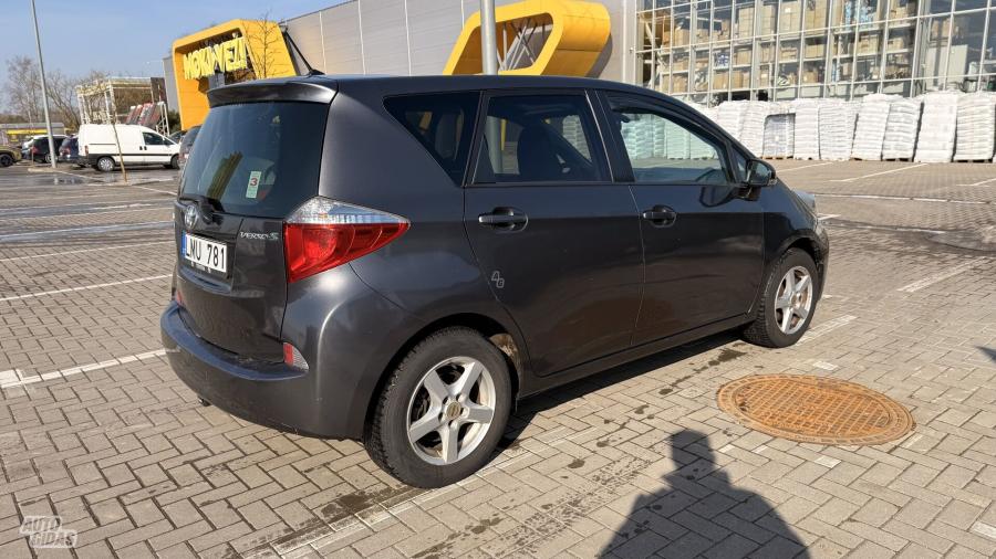Toyota Verso-S 2011 in Panevezys, with an engine capacity of 1.40 L and mileage of 218 thousand km for 3600 €, photo 7 on AUTOMOTO.COM.LV