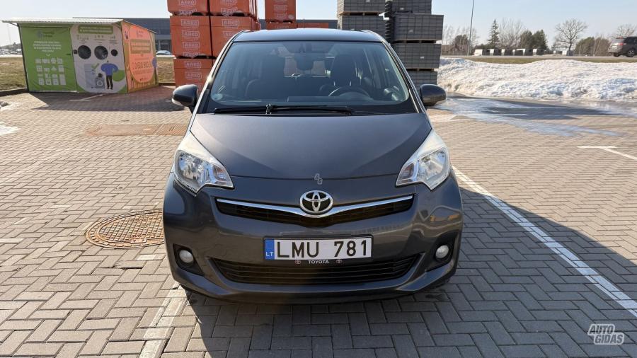 Toyota Verso-S 2011 in Panevezys, with an engine capacity of 1.40 L and mileage of 218 thousand km for 3600 €, photo 8 on AUTOMOTO.COM.LV