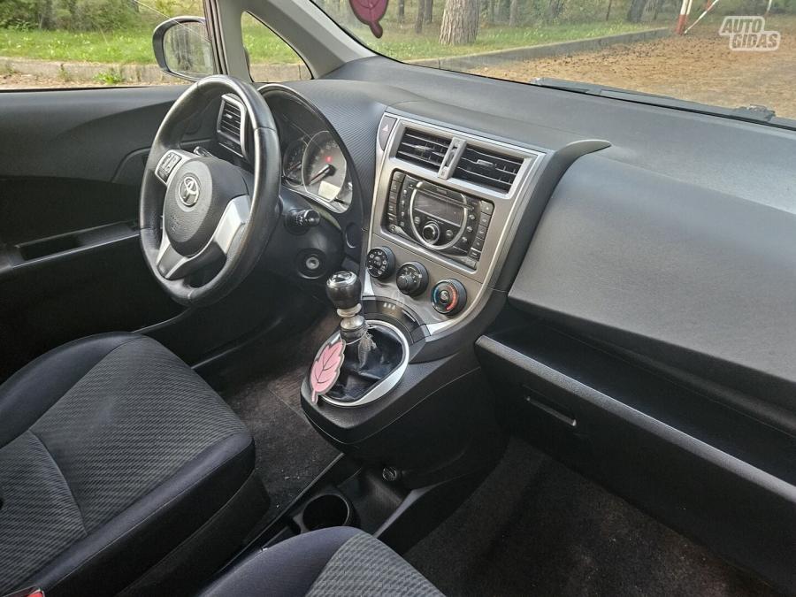 Toyota Verso-S 2012 Kauņa, ar dzinēja tilpumu 1.30 L un nobraukumu 224 tūkst. km par 3850 €, foto 17 vietnē AUTOMOTO.COM.LV