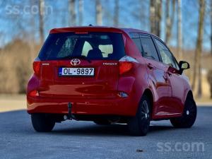 Red Toyota Verso-S 2014 in Riga, with an engine capacity of 1.40 L and mileage of 230 thousand km for 4750 €, photo 5 on AUTOMOTO.COM.LV