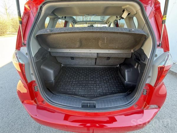 Red Toyota Verso-S 2014 in Riga, with an engine capacity of 1.40 L and mileage of 230 thousand km for 4750 €, photo 9 on AUTOMOTO.COM.LV