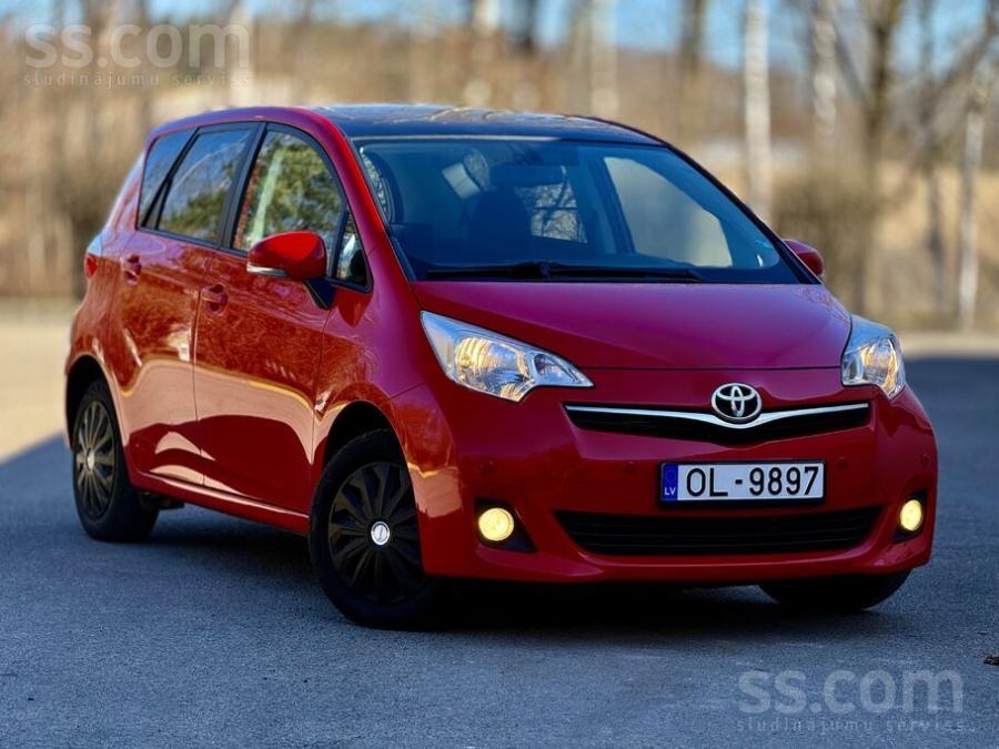 Sarkans Toyota Verso-S 2014 Rīga, ar dzinēja tilpumu 1.40 L un nobraukumu 230 tūkst. km par 4750 €, foto 1 vietnē AUTOMOTO.COM.LV