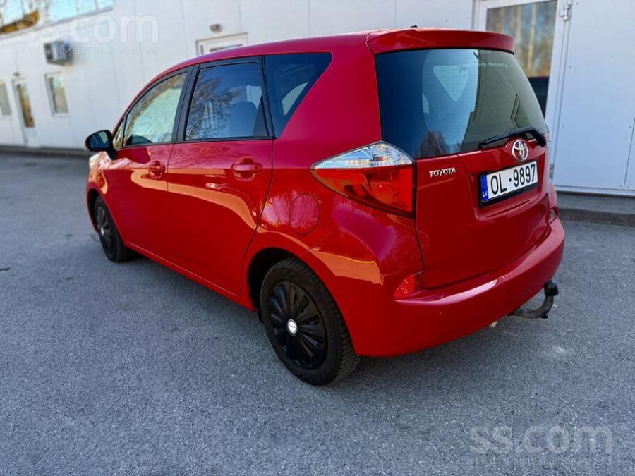 Sarkans Toyota Verso-S 2014 Rīga, ar dzinēja tilpumu 1.40 L un nobraukumu 230 tūkst. km par 4750 €, foto 8 vietnē AUTOMOTO.COM.LV