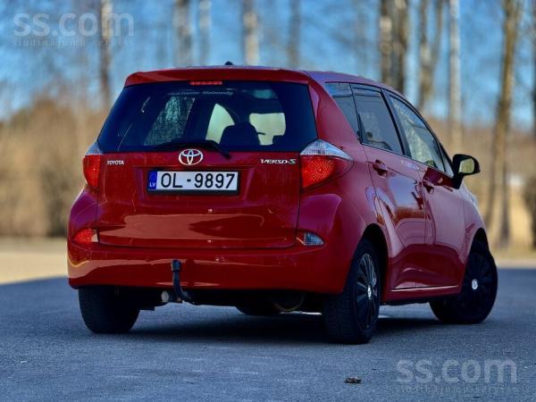 Sarkans Toyota Verso-S 2014 Rīga, ar dzinēja tilpumu 1.40 L un nobraukumu 230 tūkst. km par 4750 €, foto 4 vietnē AUTOMOTO.COM.LV