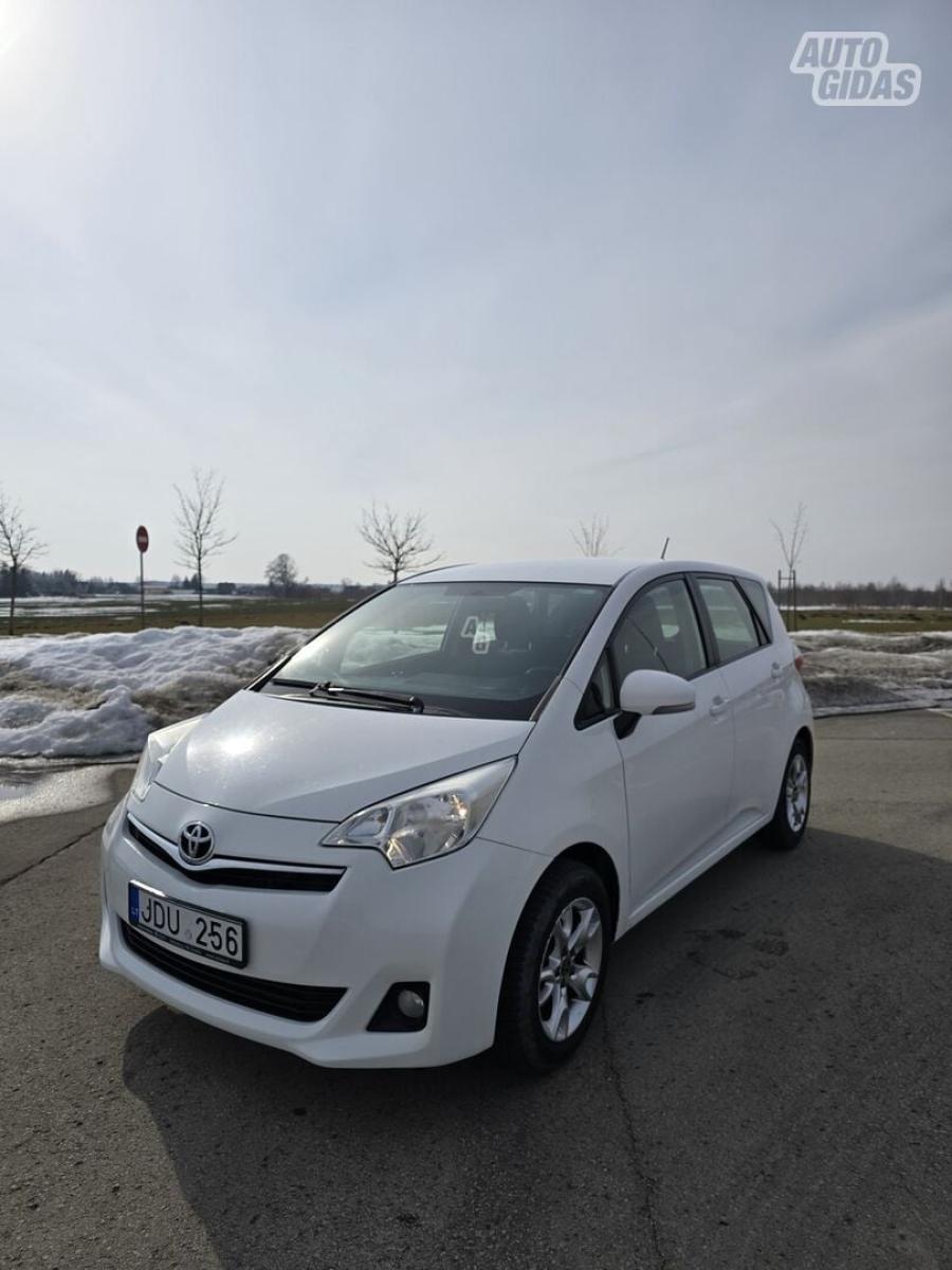 Toyota Verso-S 2014 Šauļi, ar dzinēja tilpumu 1.40 L un nobraukumu 107 tūkst. km par 5400 €, foto 1 vietnē AUTOMOTO.COM.LV