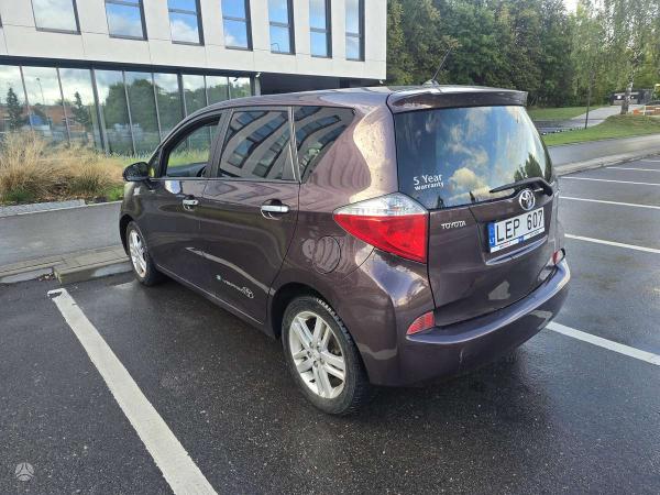 Toyota Verso-S 2013 Viļņa vietnē Violets Toyota Verso-S 2013 Viļņa, ar dzinēja tilpumu 1.33 L un nobraukumu 205 tūkst. km par 6100 €, foto 5 vietnē AUTOMOTO.COM.LV