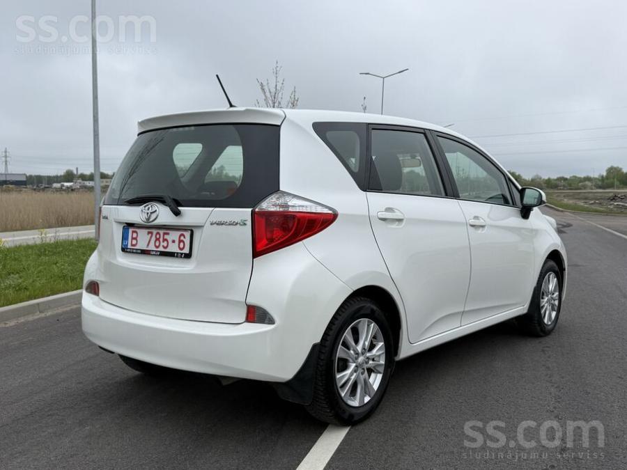 Balts Toyota Verso-S 2011 Liepāja, ar dzinēja tilpumu 1.30 L un nobraukumu 34 tūkst. km par 6600 €, foto 3 vietnē AUTOMOTO.COM.LV