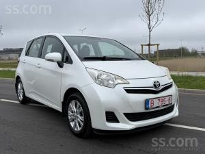 Balts Toyota Verso-S 2011 Liepāja, ar dzinēja tilpumu 1.30 L un nobraukumu 34 tūkst. km par 6600 €, foto 4 vietnē AUTOMOTO.COM.LV