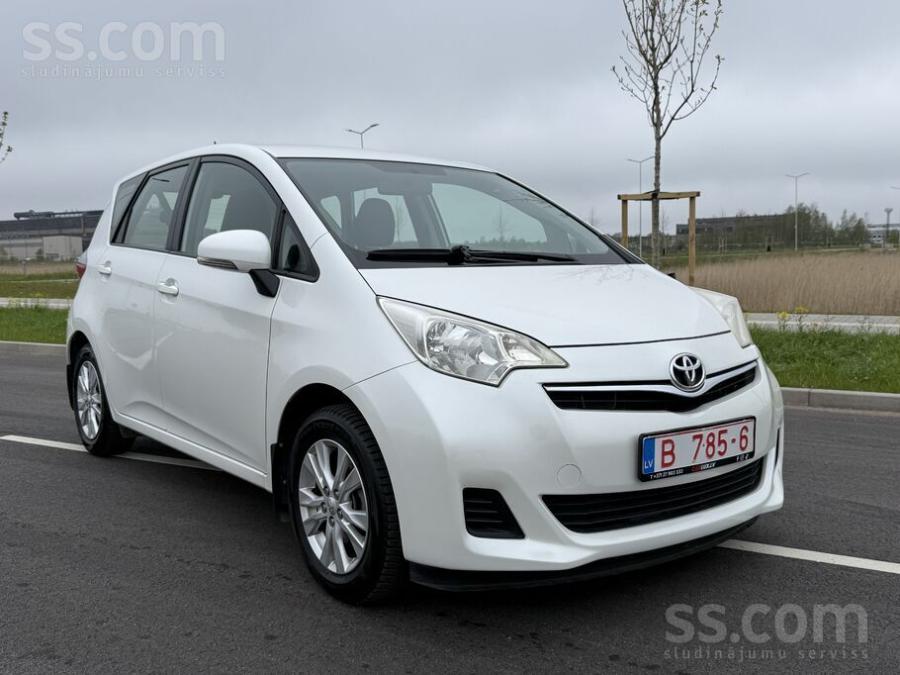 Balts Toyota Verso-S 2011 Liepāja, ar dzinēja tilpumu 1.30 L un nobraukumu 34 tūkst. km par 6600 €, foto 4 vietnē AUTOMOTO.COM.LV