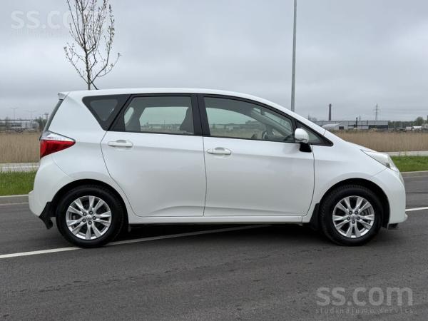 White Toyota Verso-S 2011 in Liepaja, with an engine capacity of 1.30 L and mileage of 34 thousand km for 6600 €, photo 5 on AUTOMOTO.COM.LV