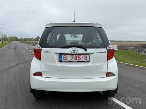 White Toyota Verso-S 2011 in Liepaja, with an engine capacity of 1.30 L and mileage of 34 thousand km for 6600 €, photo 8 on AUTOMOTO.COM.LV